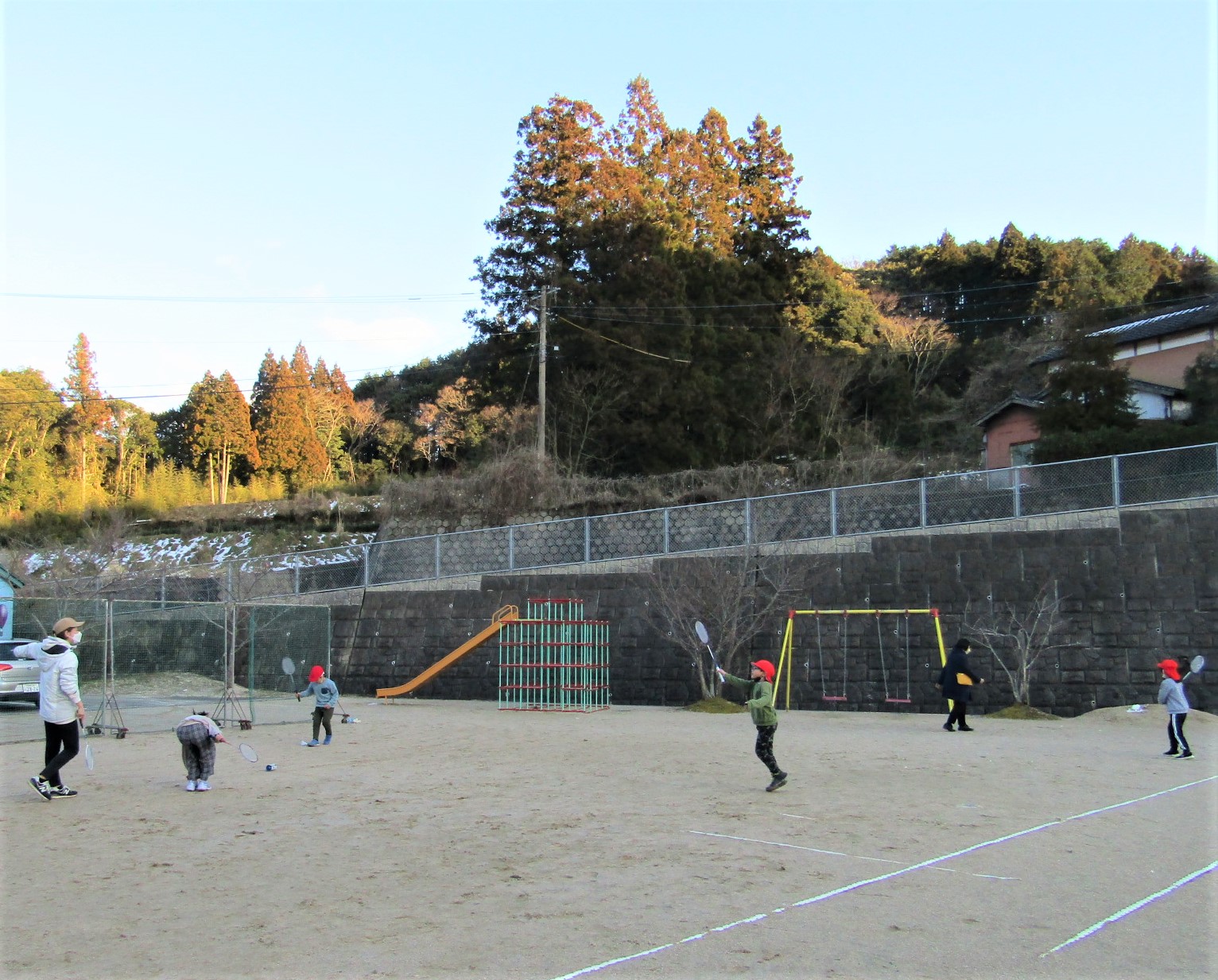 雪解けて 村いっぱいの 子どもかな 嬉野市立大野原小中学校 大野原高原学園)